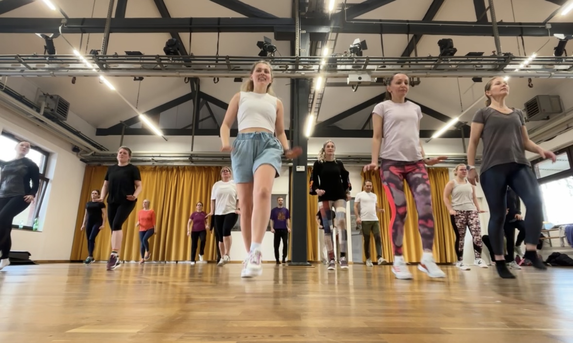Jetzt Shuffle Dance lernen, online oder vor Ort für Anfänger